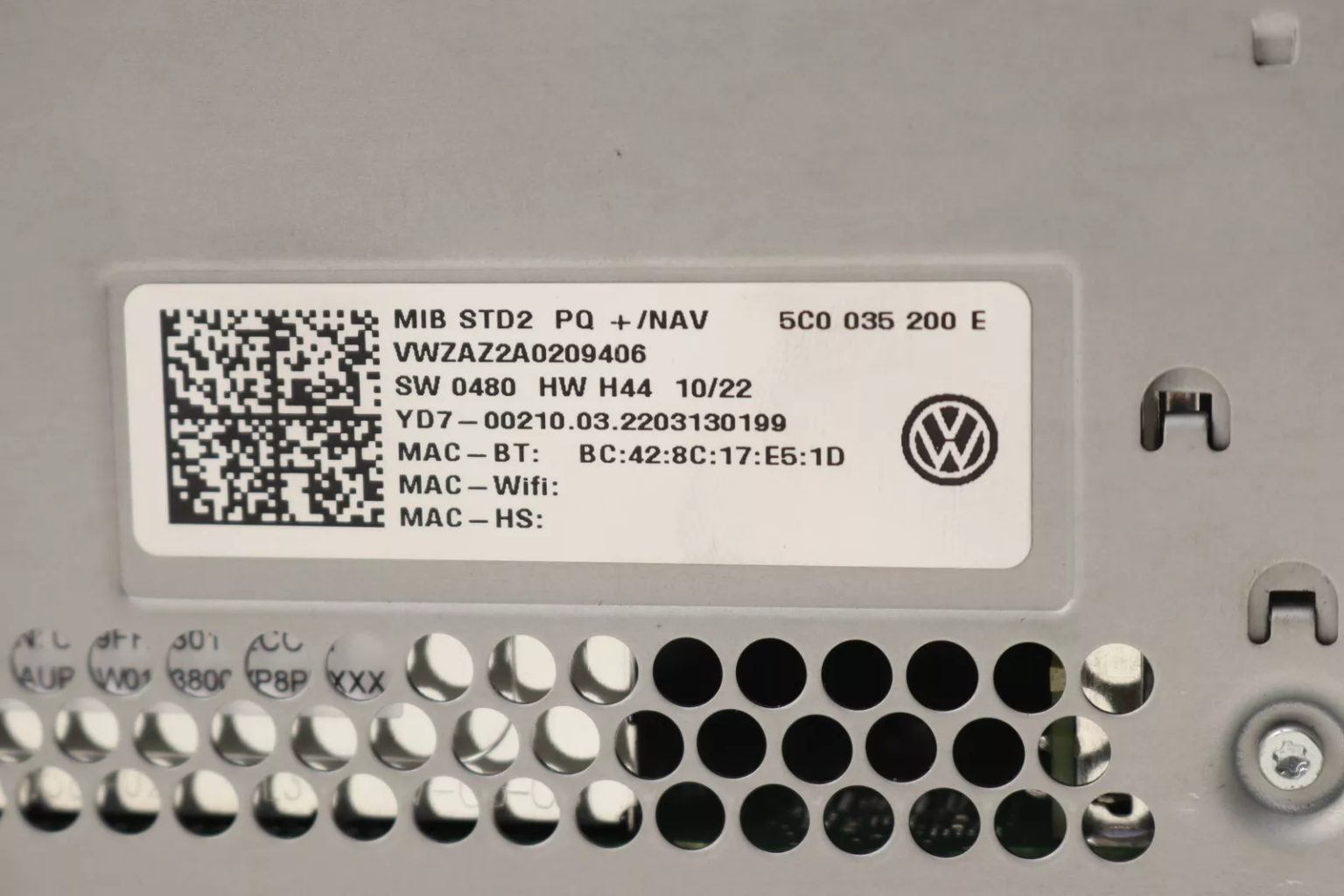 Screens compatible with Volkswagen MIB STD2 5C0 035 200 (E) and 5C0 035 ...